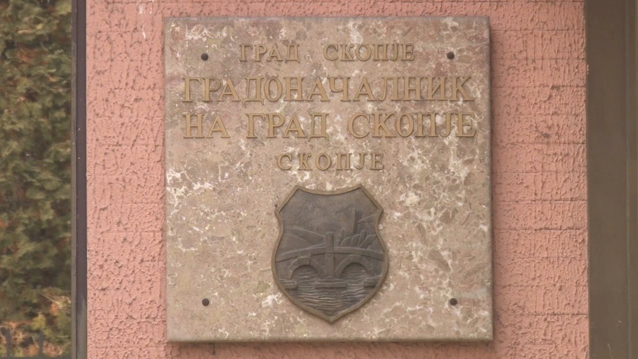 Телевизија 24 Градоначалничката Арсовска најави кривични пријави за резрешениот директор на ЈП