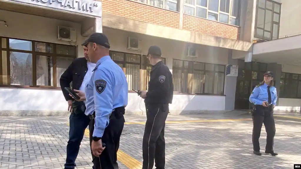 Телевизија 24 МВР Пријавите за бомби во девет училишта се лажни