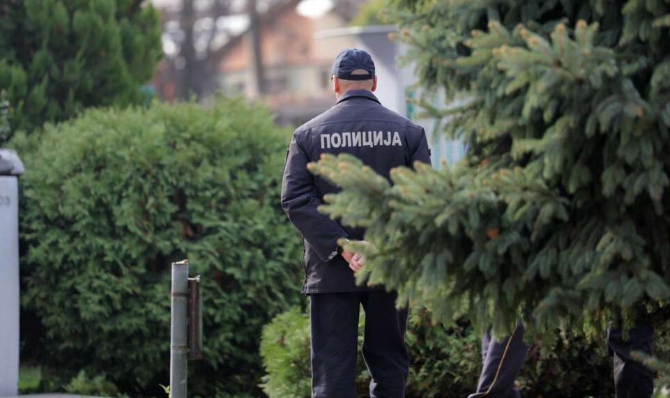 Телевизија 24: Се самоуби мажот кој тешко ја повреди 25-годишната девојка