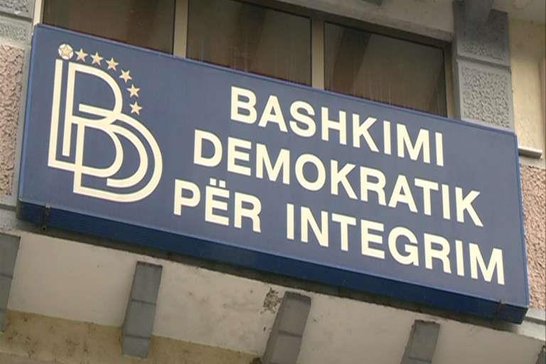 Телевизија 24 ДУИ И по 5 години Мицкоски не излегува од сенка на Груевски