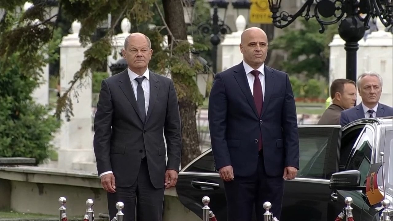 Телевизија 24 Уставни измени Ковачевски на крајот на месецот кај Шолц Мицкоски не се