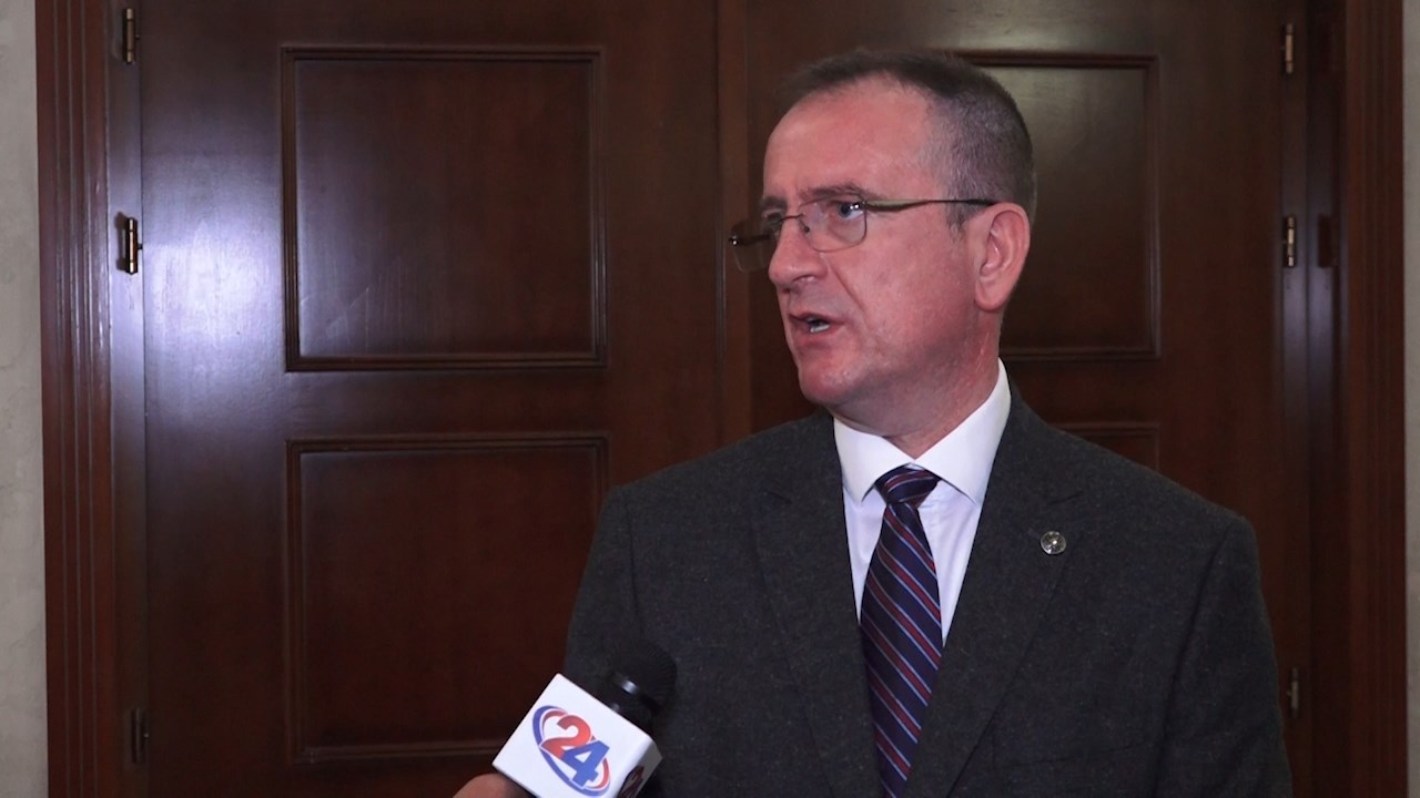 Телевизија 24 Таравари Ова е легитимниот конгрес на АА