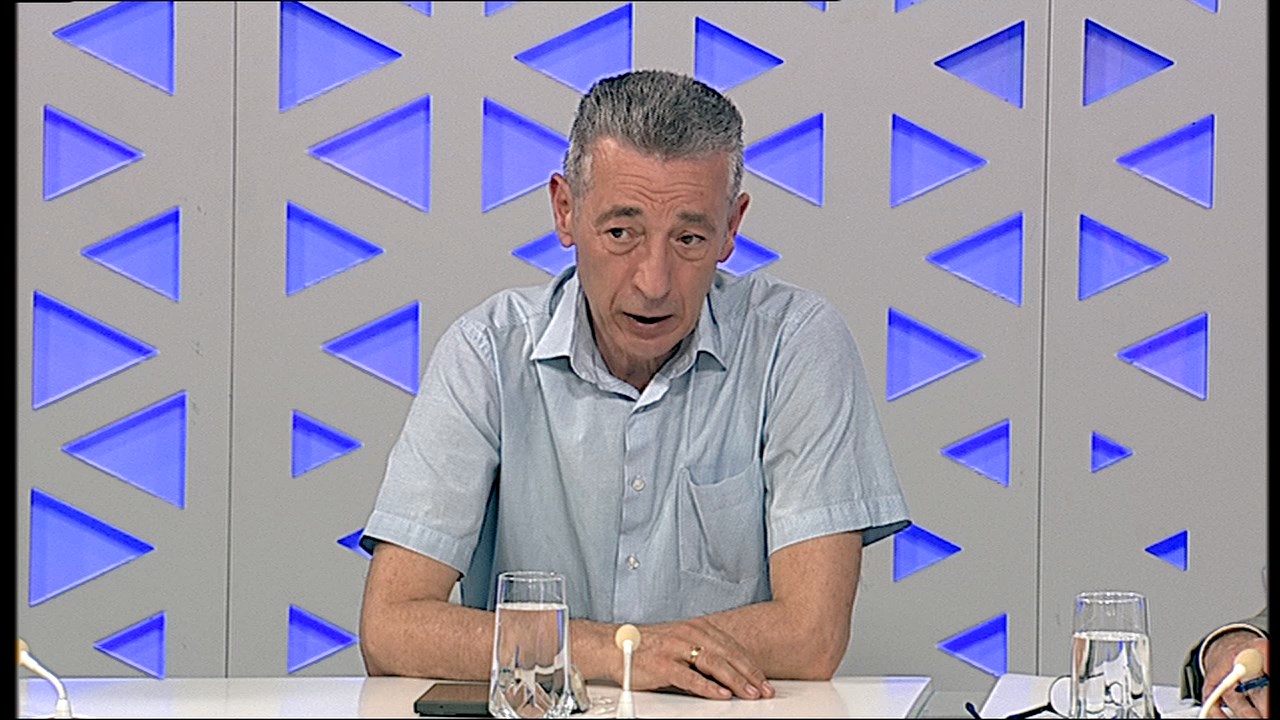 Телевизија 24 Симовски за ТВ 24 Младите се иселуваат зошто сакаат да живеат во средена држава