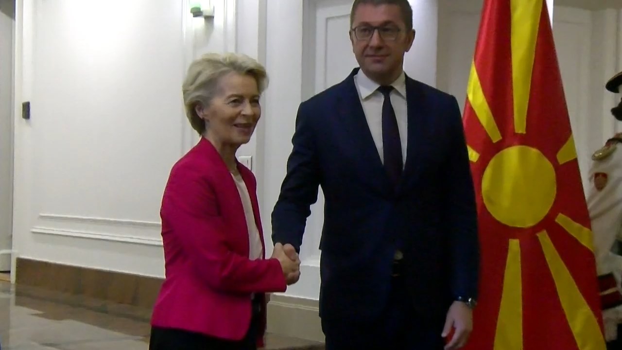 Порака на шефицата на ЕК Урсула фон дер Лајен Уставни измени треба да има