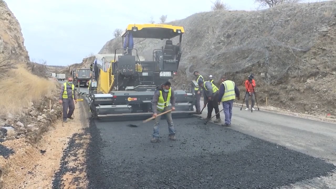 Телевизија 24 Владата и овозможува на „Бехтел и Енка“ ангажирање на странци