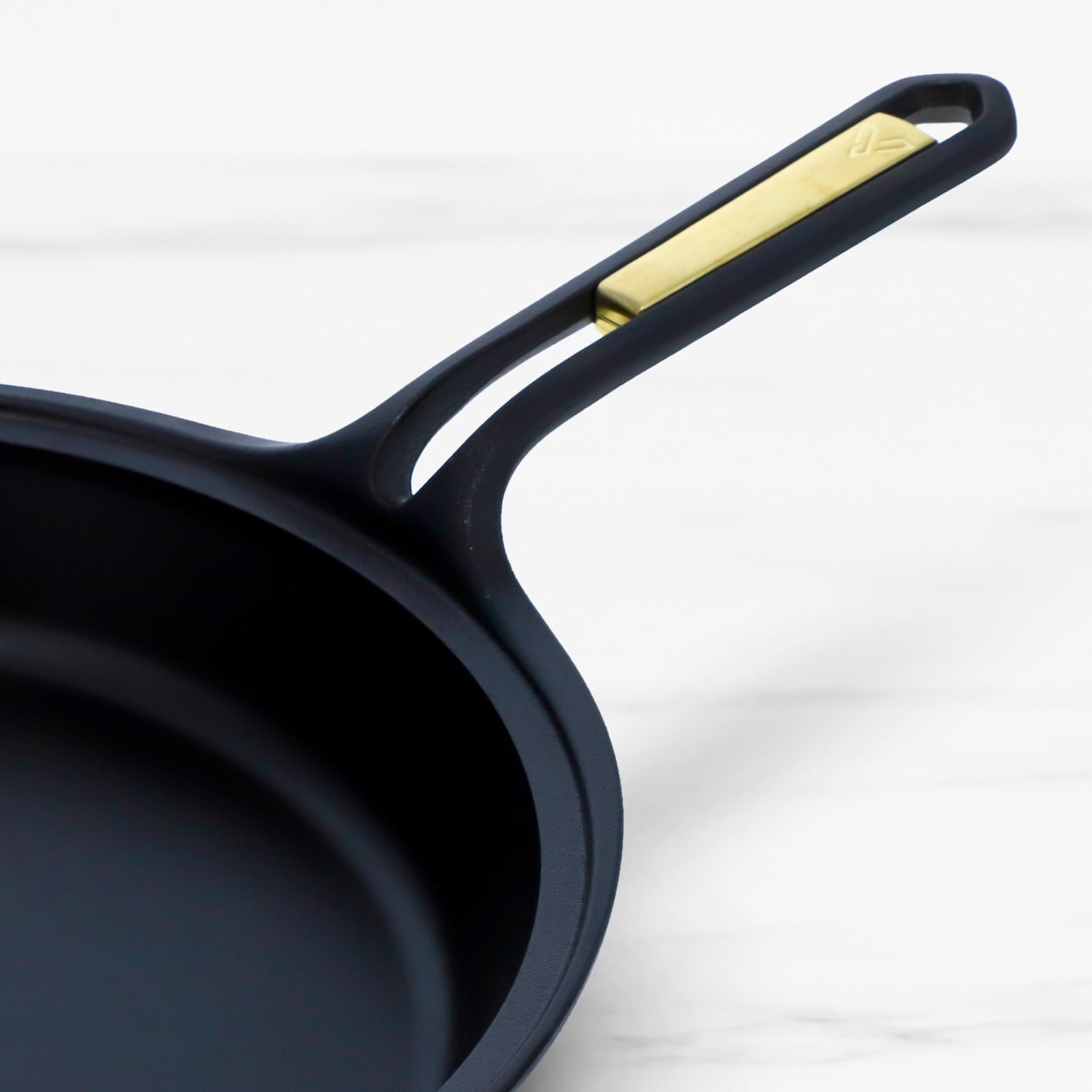 Victoria Signature Soft Seasoned Cast Iron Skillet 25cm Black | Kitchen ...