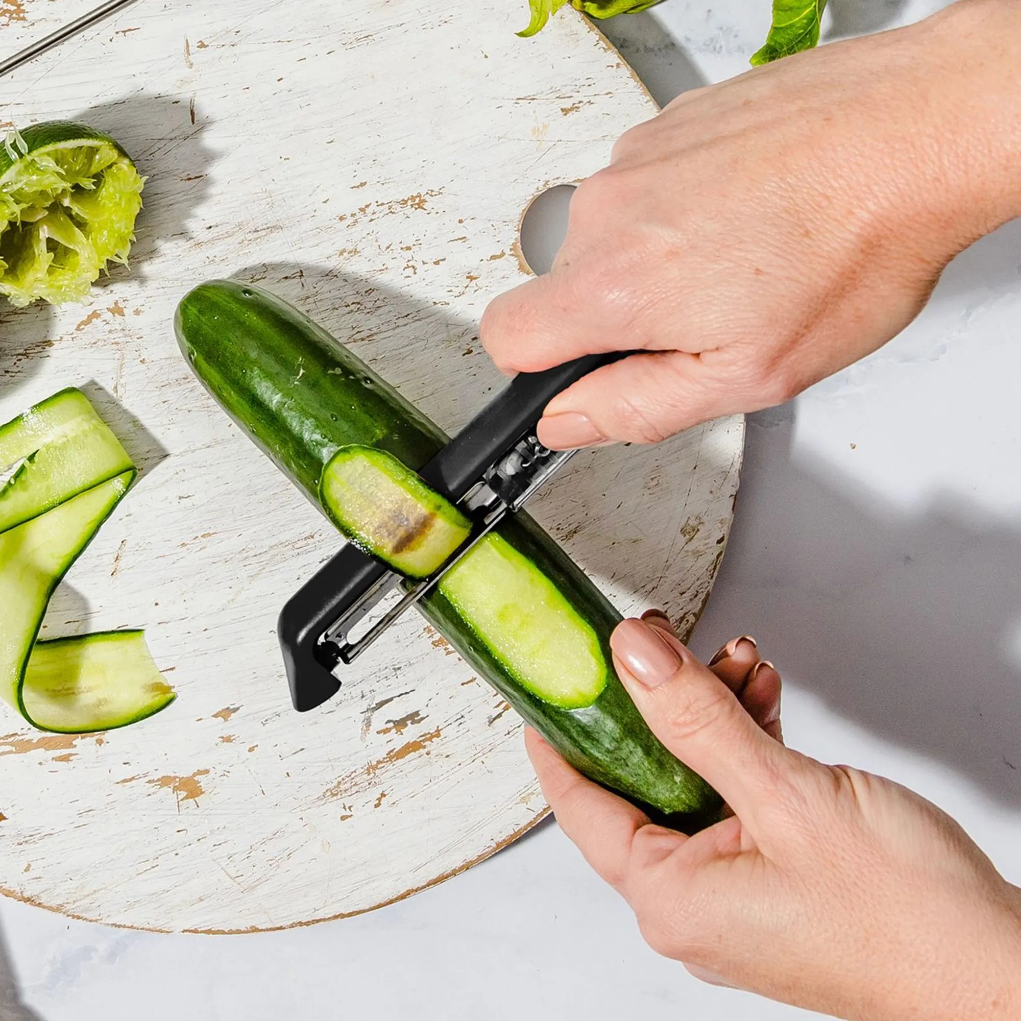 Sharple Sharp Safety Peeler Black | Kitchen Warehouse™