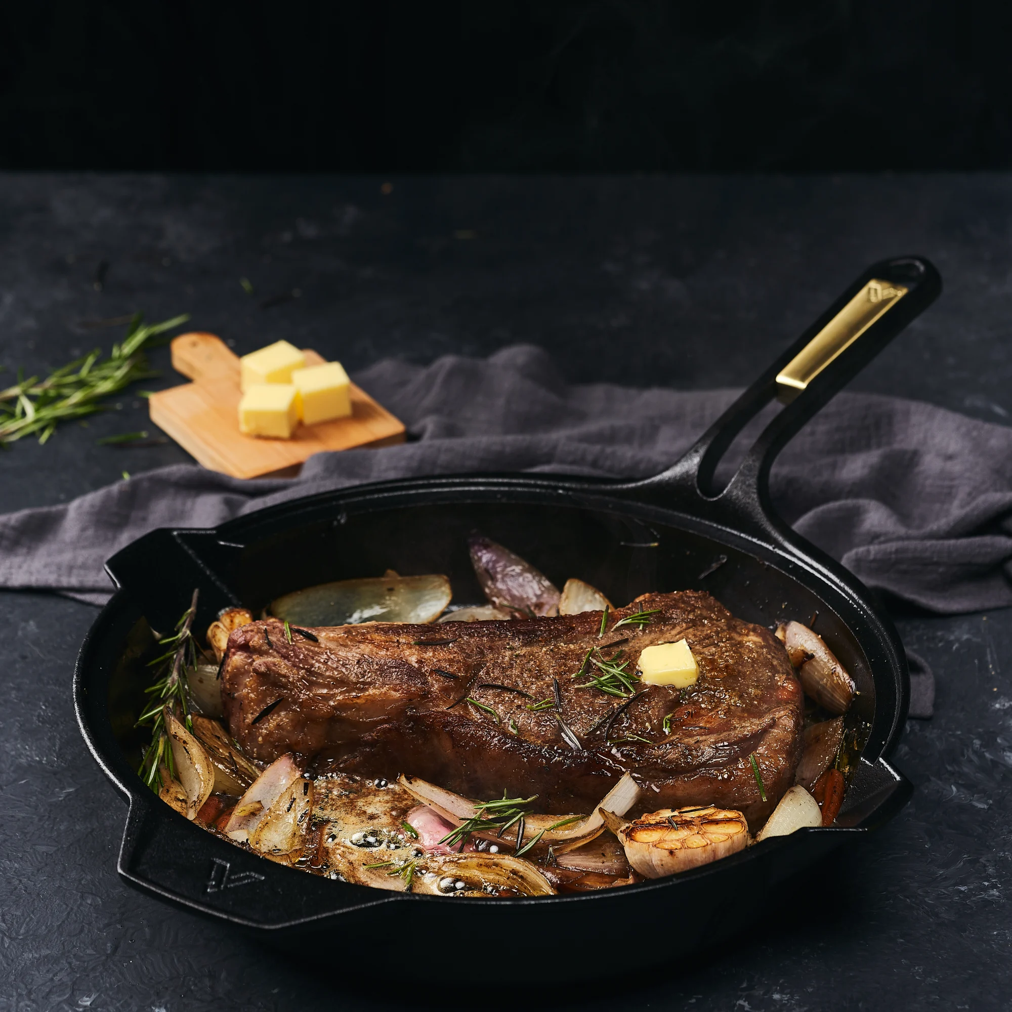Signature Soft Seasoned Cast Iron Skillet 30cm Black | Kitchen Warehouse™
