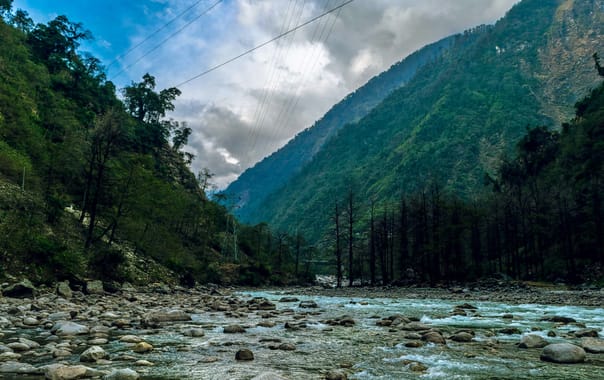 Chungthang, Dam and Valley in Sikkim - Kiomoi