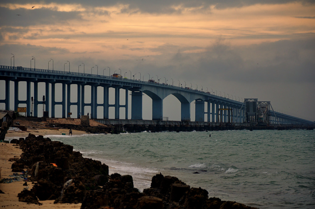 Annai_Indira_Gandhi_Road_Bridge_3620.jpg