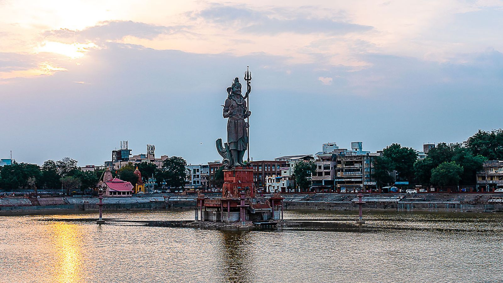 Sursagar Lake, Vadodara, Shiva Statue