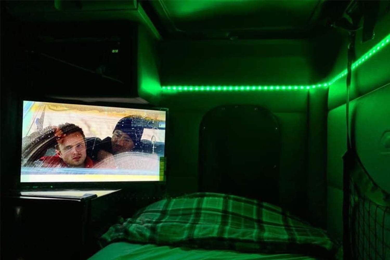 Trucking Lifestyle: Stay Connected Virtually as a Driver - Swift ...