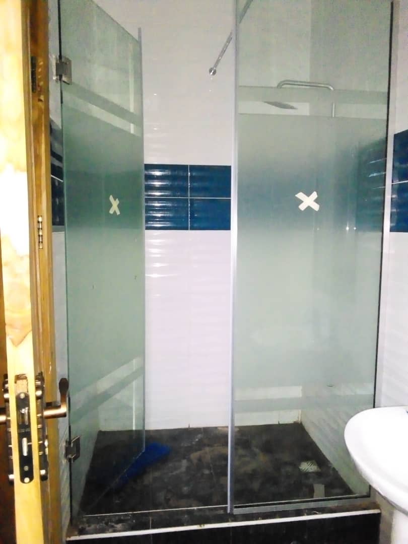 Shower Cubicle, Window Blinds | Free Online Marketplace to Buy & Sell ...