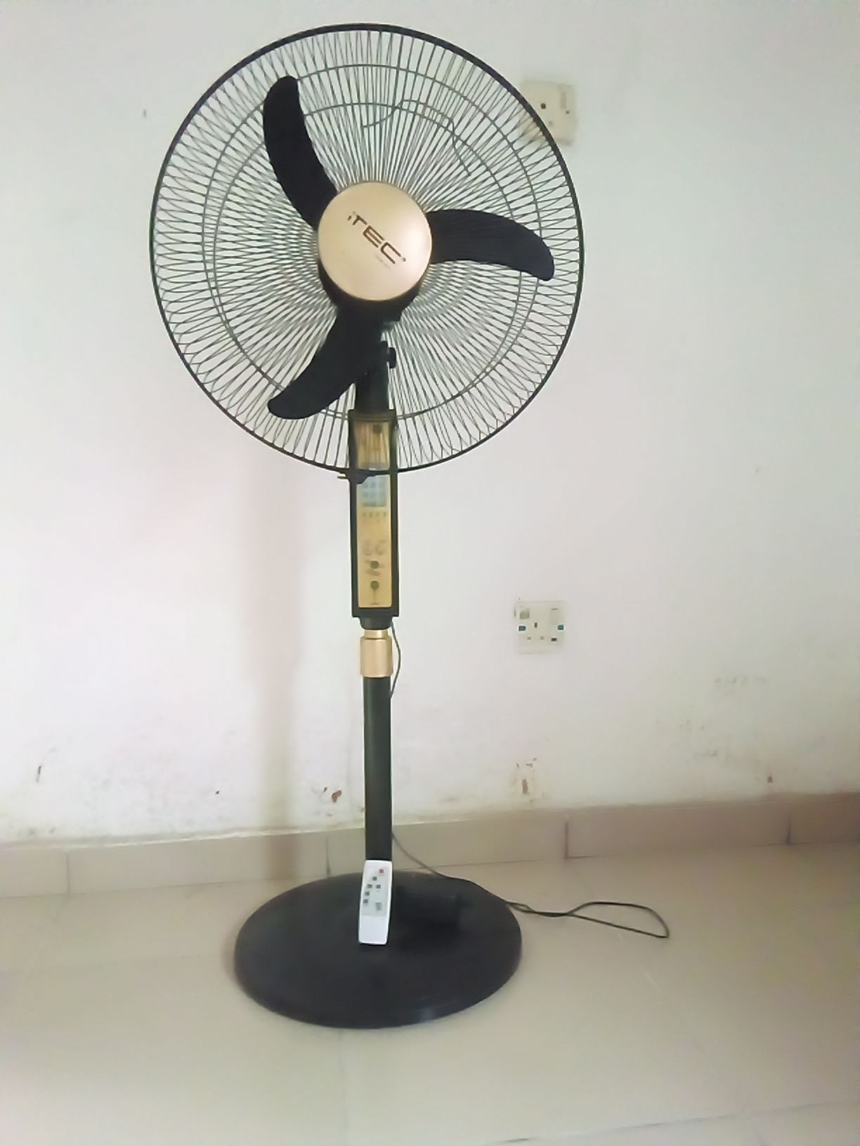 Rechargeable Standing Fan That Lasts 8 Hours When Fully Charged - 18 ...