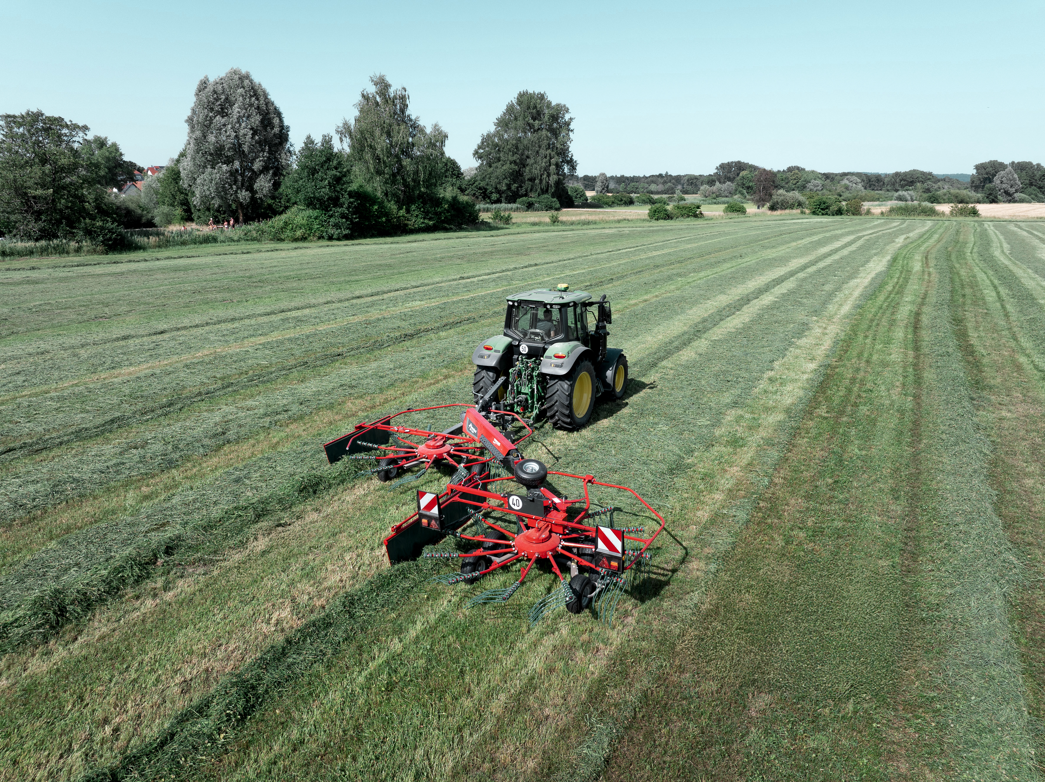 Kverneland 9671 S Evo Twin Rotor Rake | Premium Side Delivery
