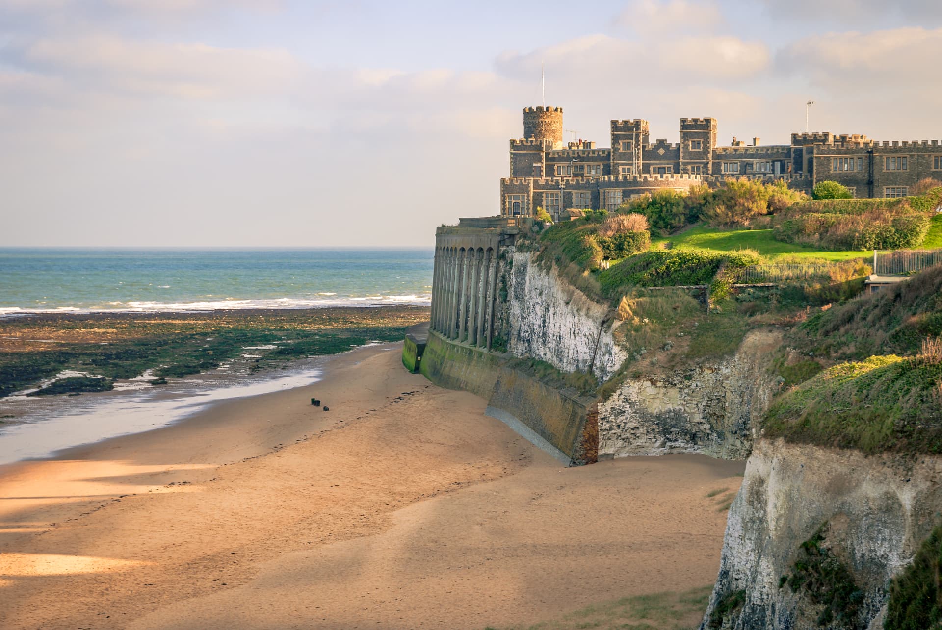 Discover Broadstairs' Beaches: Coastal Gems of Kent | lastminute.com