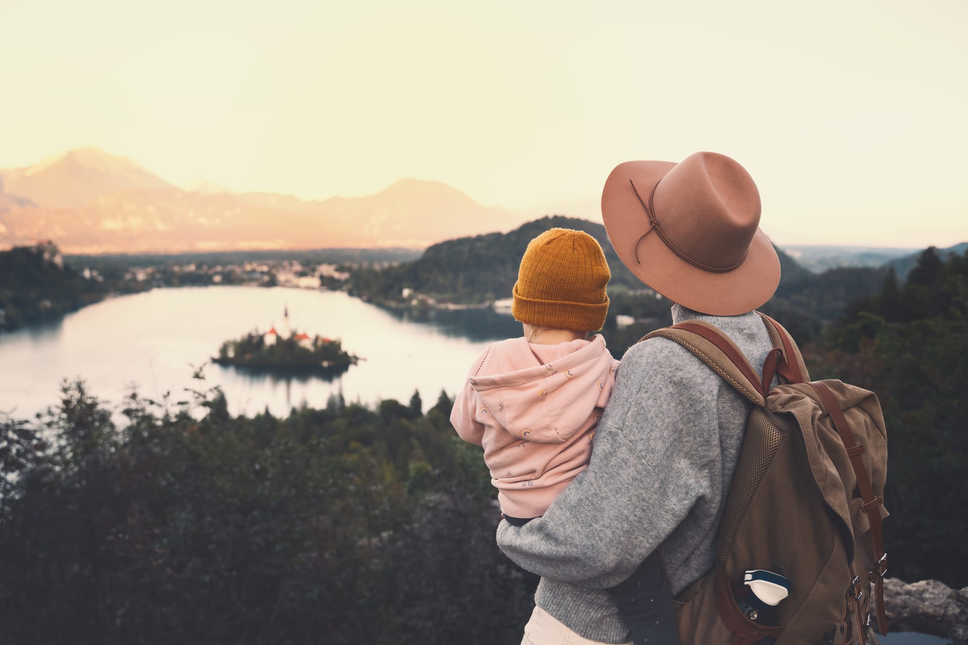 Holidays for single parents | lastminute.com