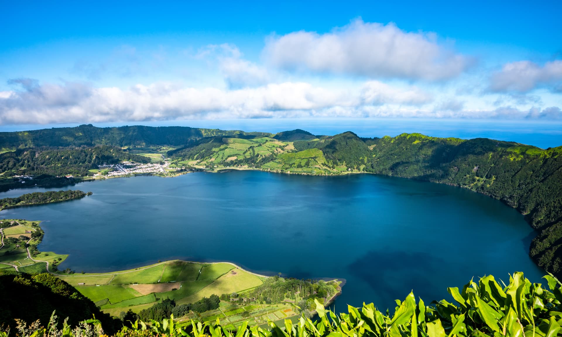 Los 5 lagos azules màs bonitos en el mundo | Rumbo