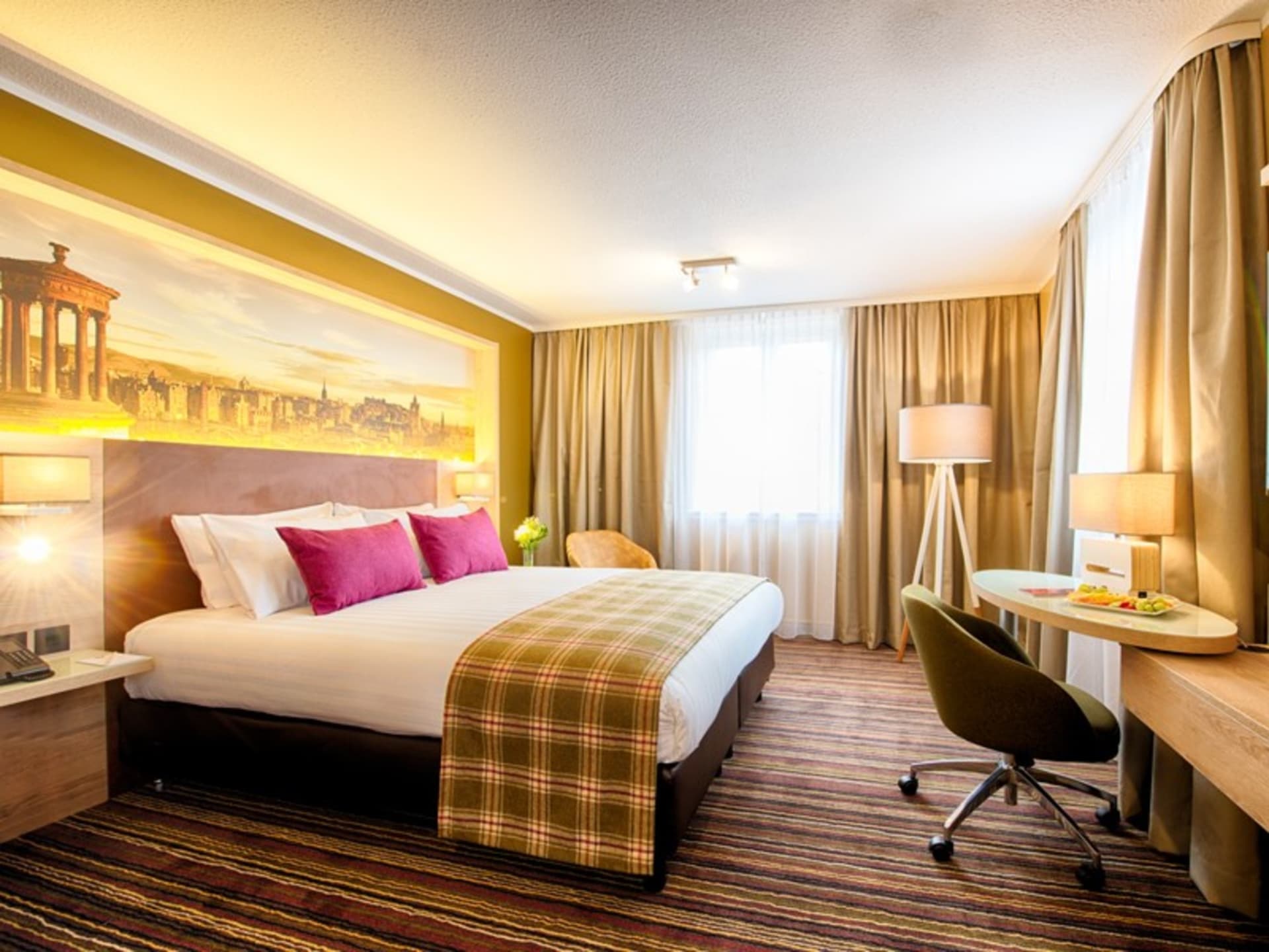 Edinburgh Hotels | The Best Hotels in Edinburgh from £43 | lastminute.com