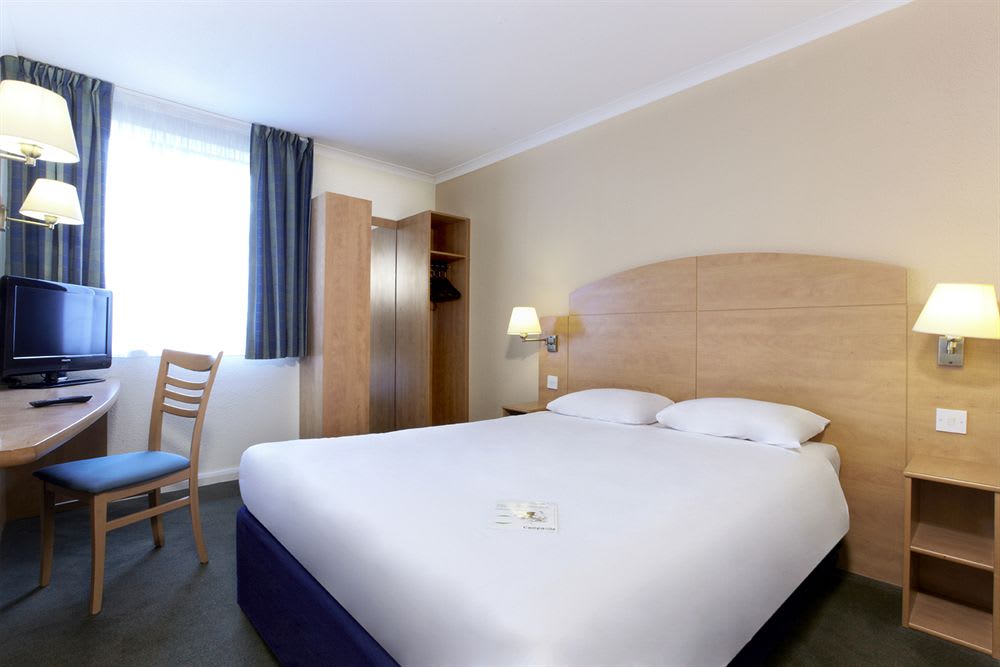 Premier Inn Wirral (Heswall), Heswall | Best deals | lastminute.com