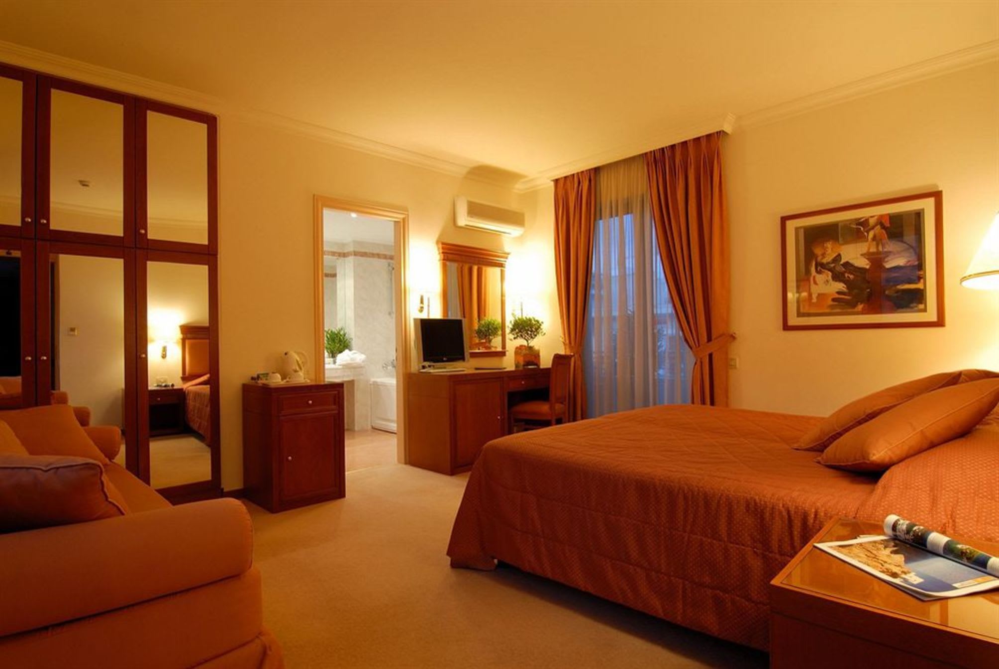 Athens Atrium Hotel & Jacuzzi Suites, Athen | Günstige Angebote ...