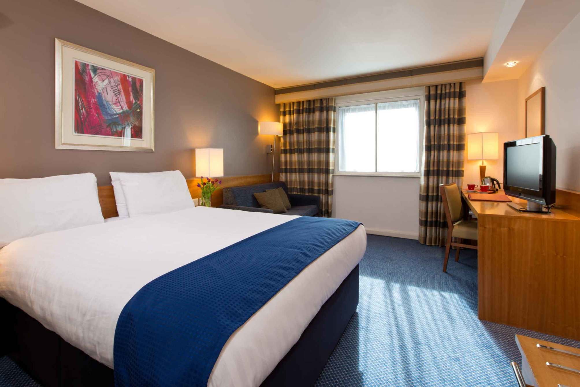 Premier Inn London Heathrow Airport T2 & T3 - Bath Road, Hounslow ...
