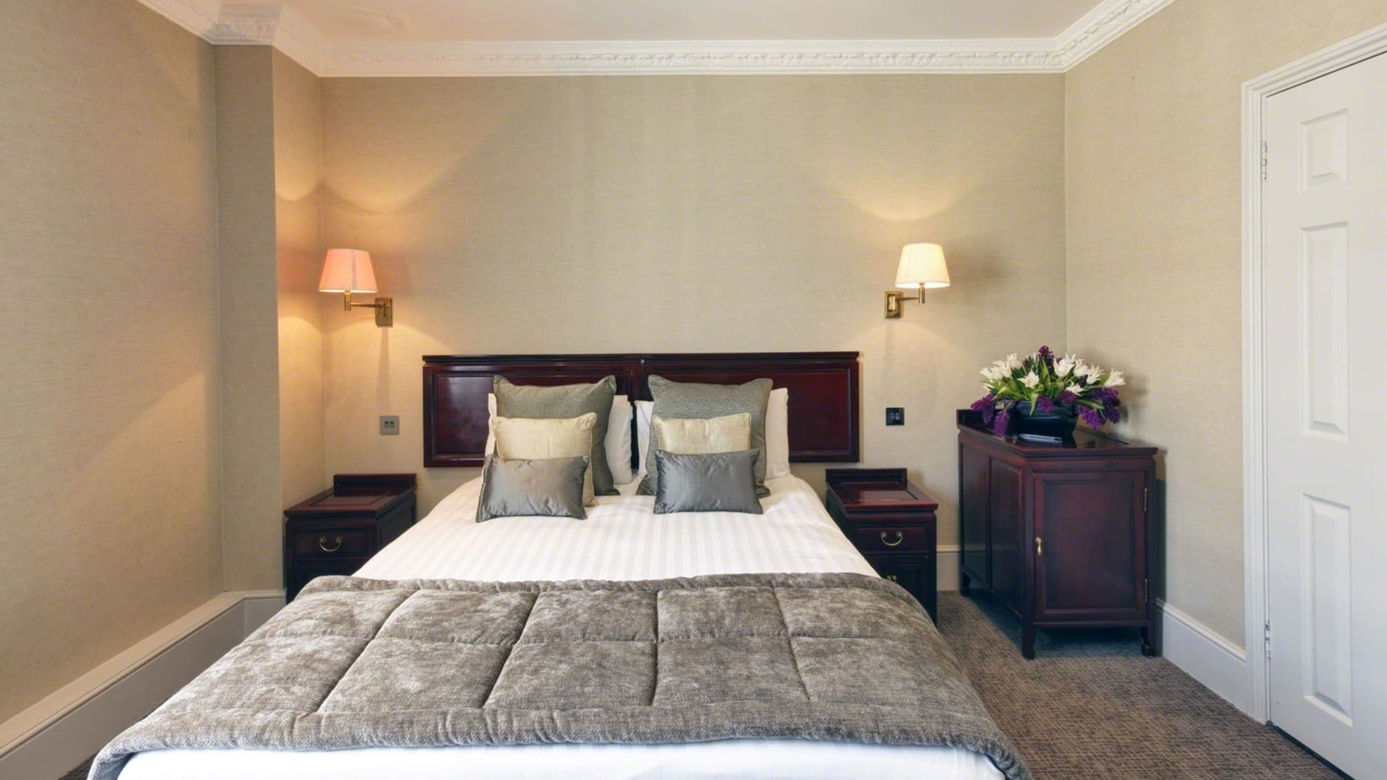 Gem Strathmore Hotel, London | Best deals | lastminute.com