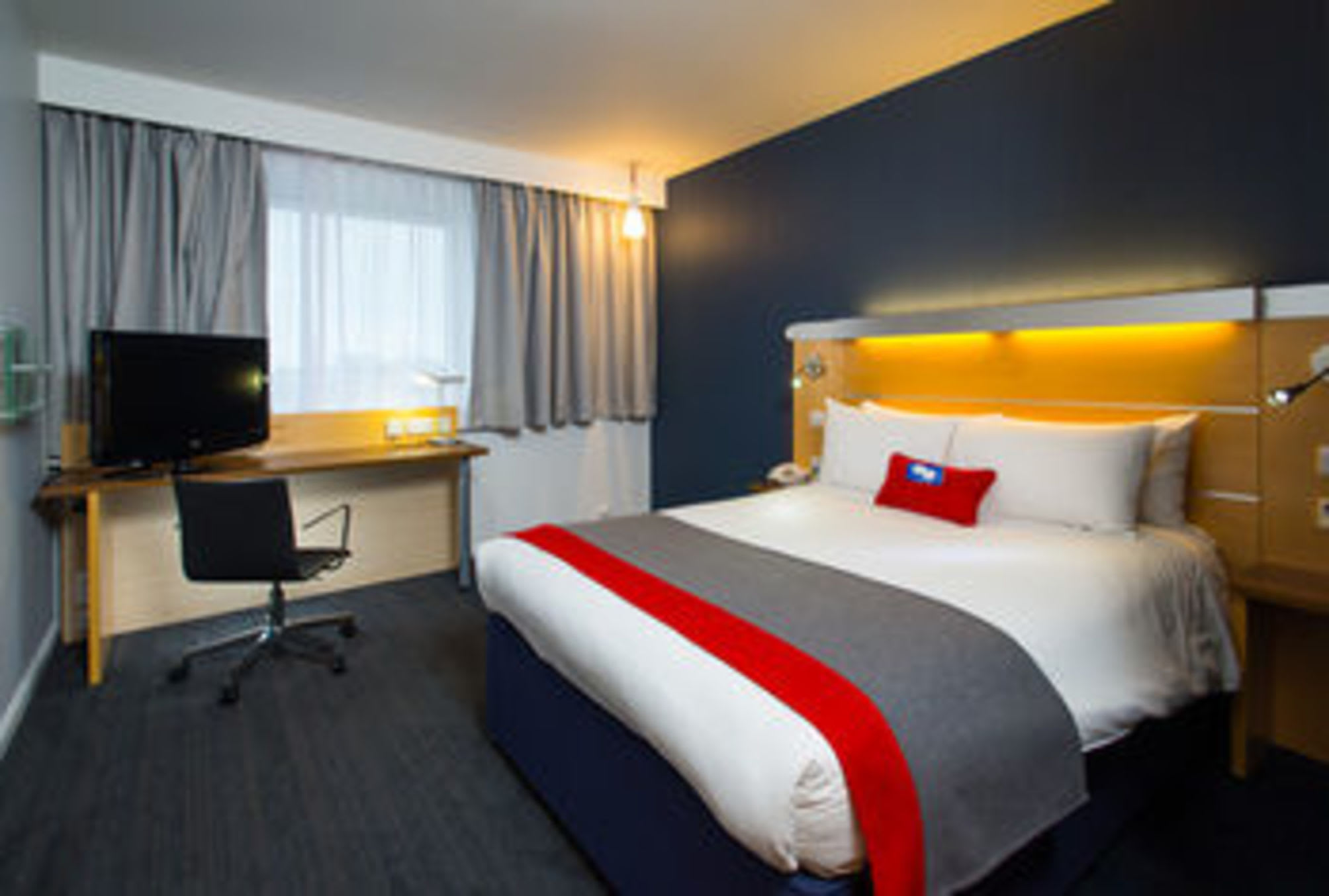 Premier Inn Bedford - Priory Marina, Bedford | Best deals | lastminute.com