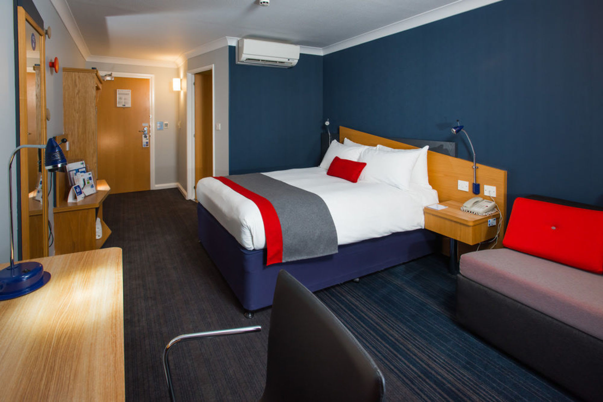 Holiday Inn Express BIRMINGHAM - OLDBURY by IHG, Oldbury | Best deals ...