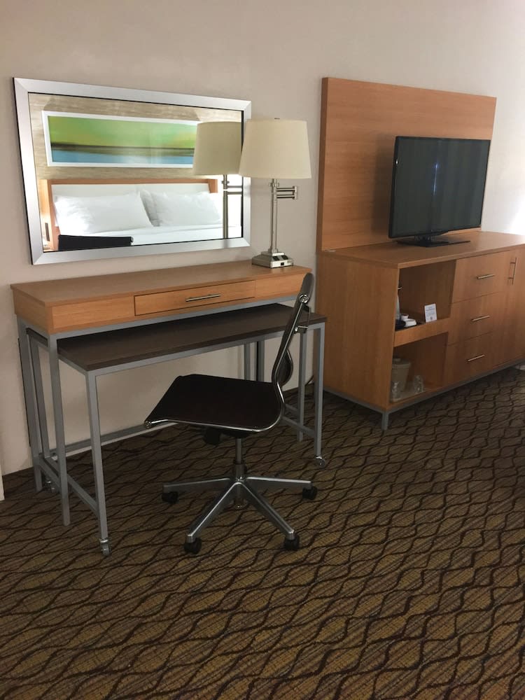 Holiday Inn MIAMI BEACH-OCEANFRONT by IHG, Miami Beach (FL) | Best ...