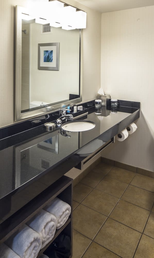 Crowne Plaza Suites PITTSBURGH SOUTH by IHG, Pittsburgh (PA ...