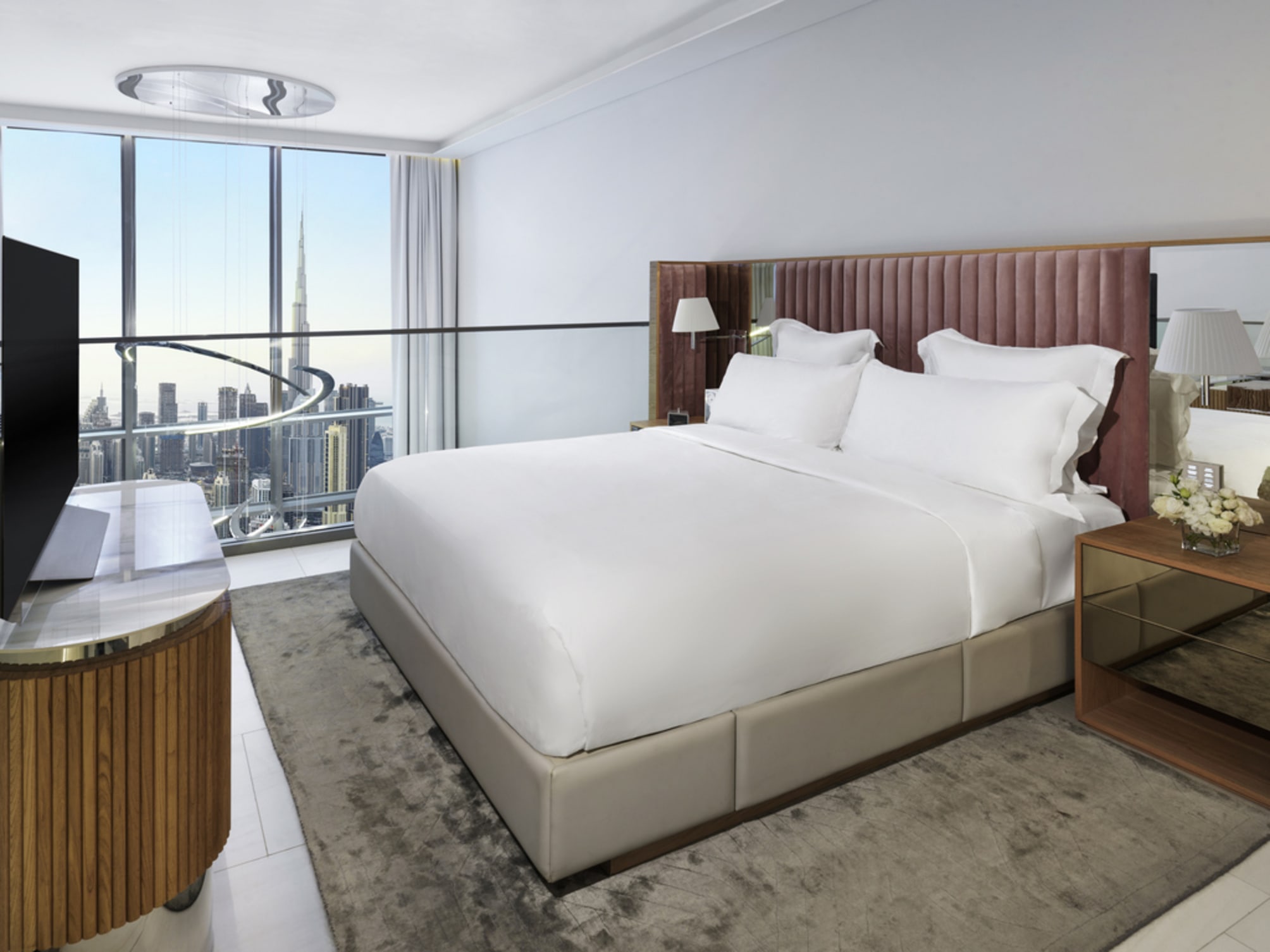 SLS Dubai Hotel & Residences, Dubai | Parhaat tarjoukset | lastminute FI