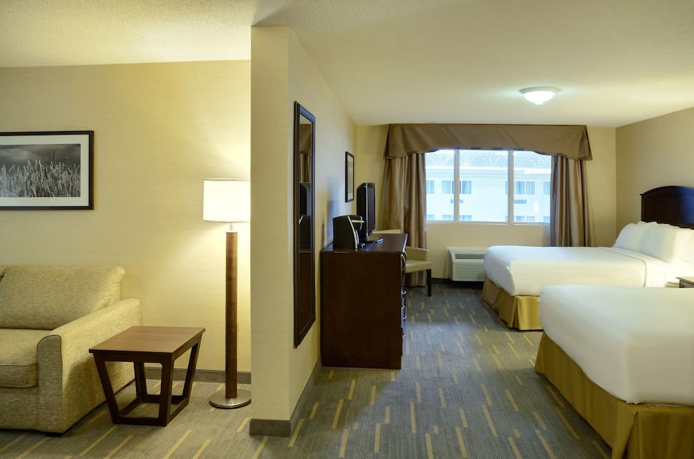 Holiday Inn LETHBRIDGE by IHG, Lethbridge | Best deals | lastminute.com