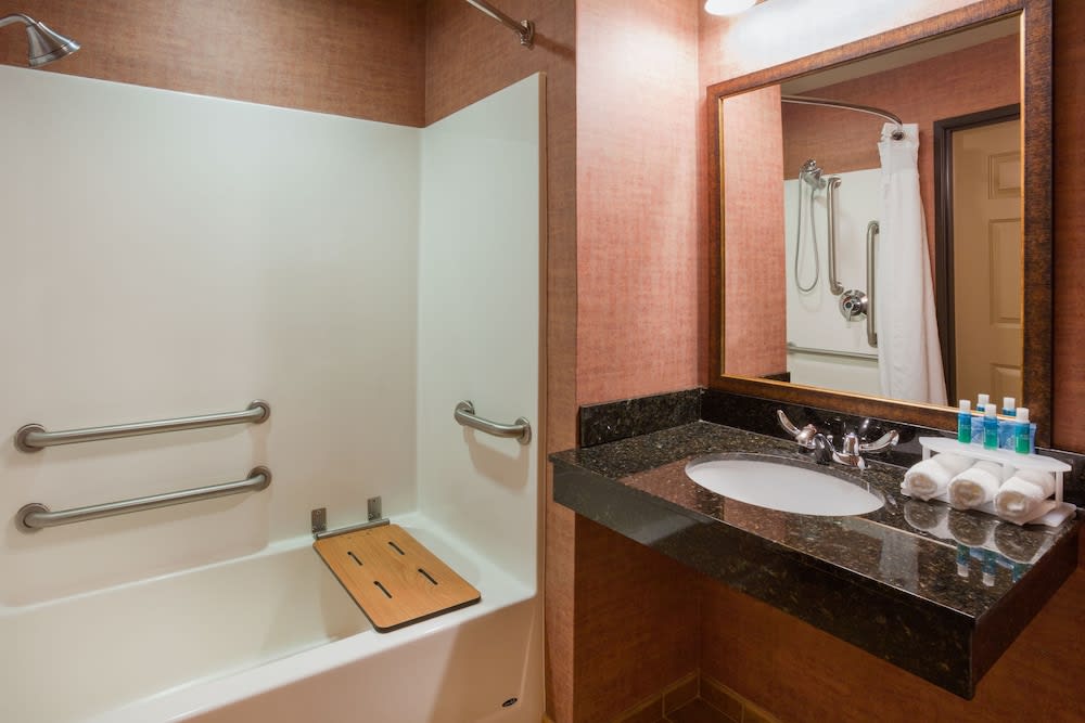 Holiday Inn Express Hotel & Suites Brainerd-Baxter by IHG, Brainerd ...