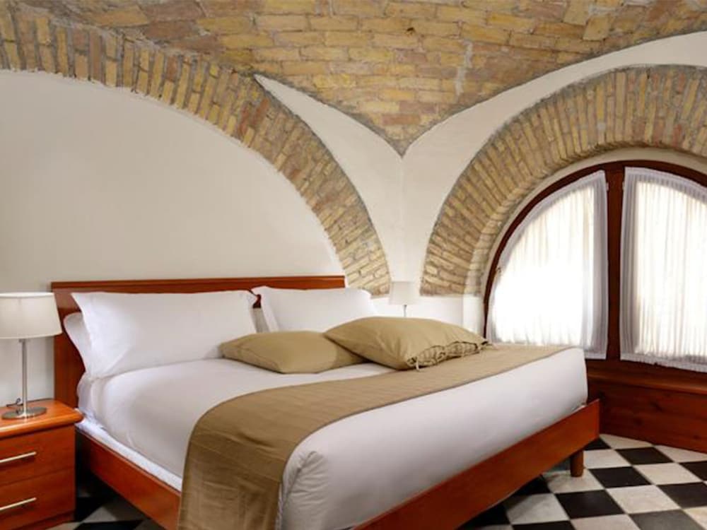 Roma Resort Termini, Rome | Best deals | lastminute.com