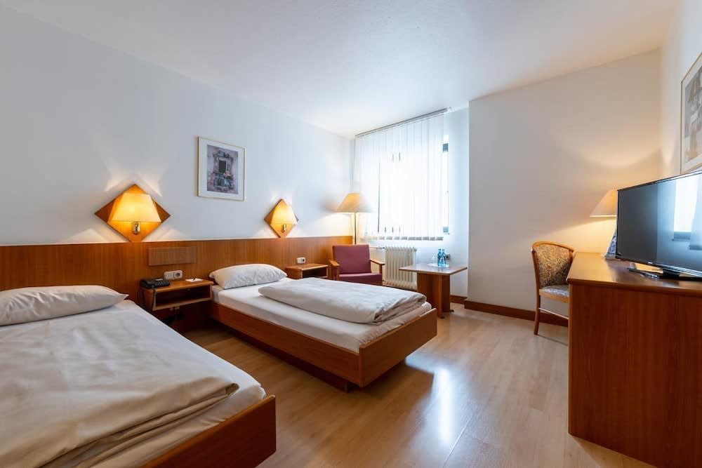 Fly Inn Hotel Frankfurt Airport Rüsselsheim ehemals Trip Inn Hotels ...