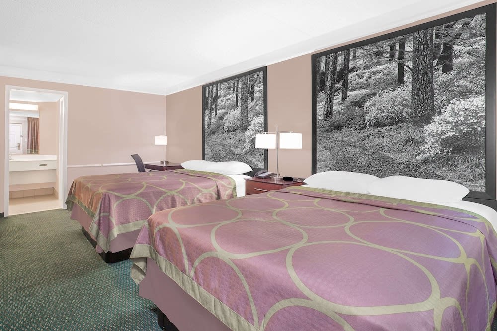 Super 8 by Wyndham Austell/Six Flags, Austell | Best deals | lastminute.com