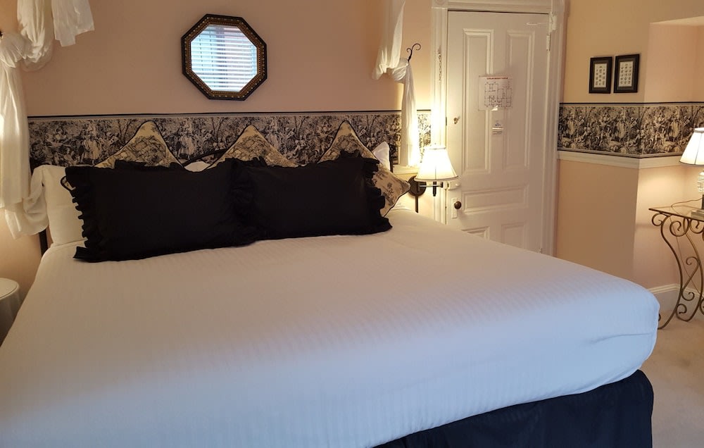 Cleveland House Inn, Newport (RI) | Best deals | lastminute.com