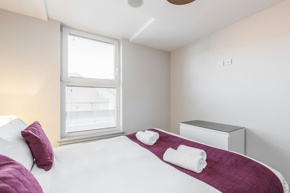 Premier Inn Bagshot, Bagshot | Best deals | lastminute.com