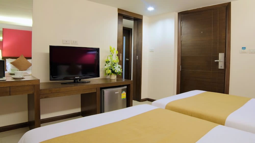 Grand Alpine Hotel, Bangkok | Best deals | lastminute.com