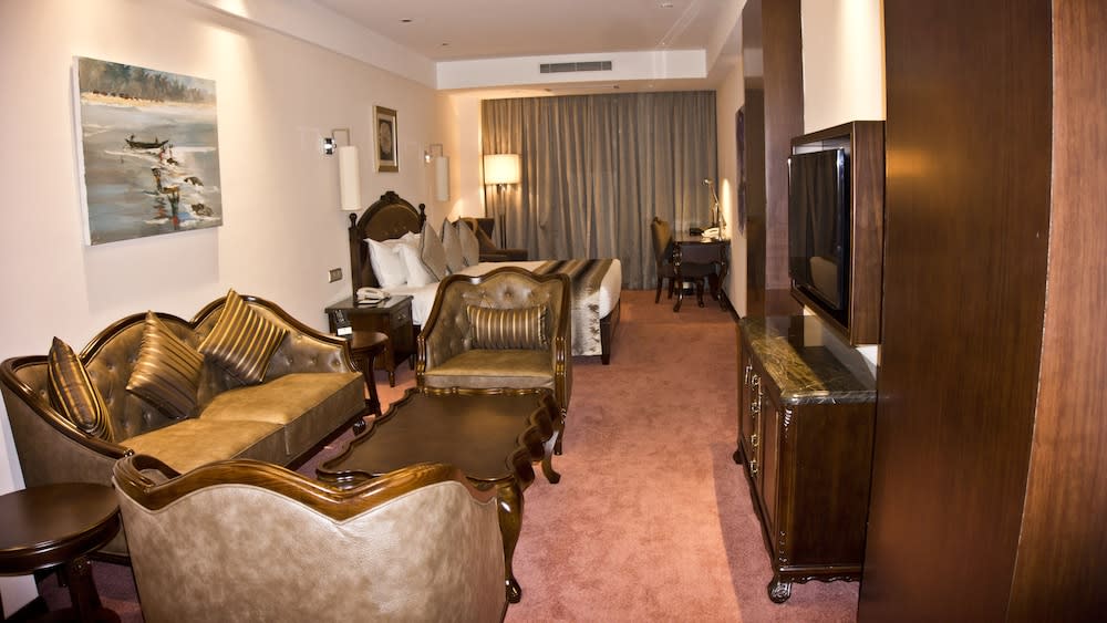 Tang Palace Hotel, Accra | Best deals | lastminute.com
