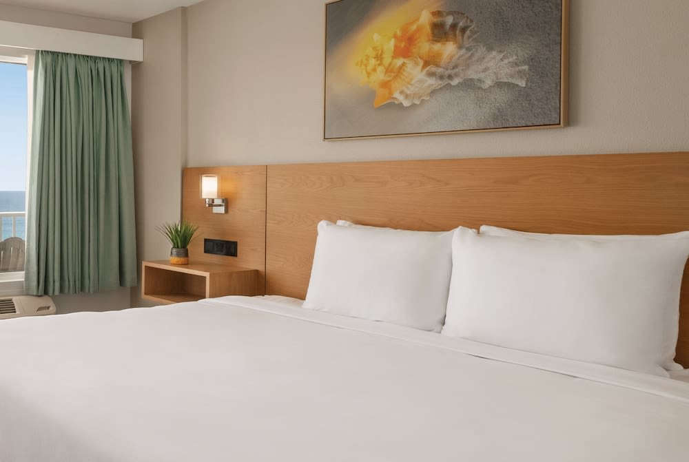 Radisson Beachfront Hotel - Panama City Beach, Panama City Beach | Best ...