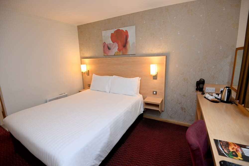 Premier Inn Worcester - M5 Jct6, Worcester | Best deals | lastminute.com
