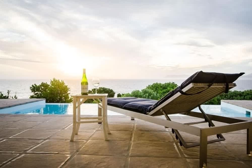 La Petite Baleine Oceanfront Villa, De Kelders | Günstige Angebote ...