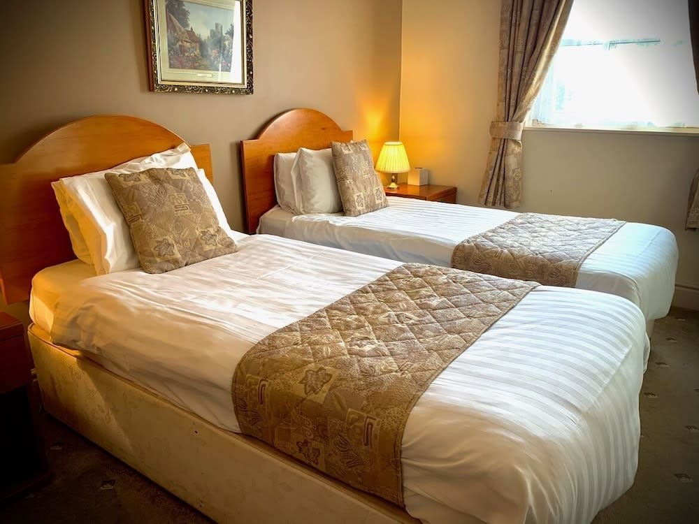 Healds Hall Hotel, Liversedge | Best deals | lastminute.com