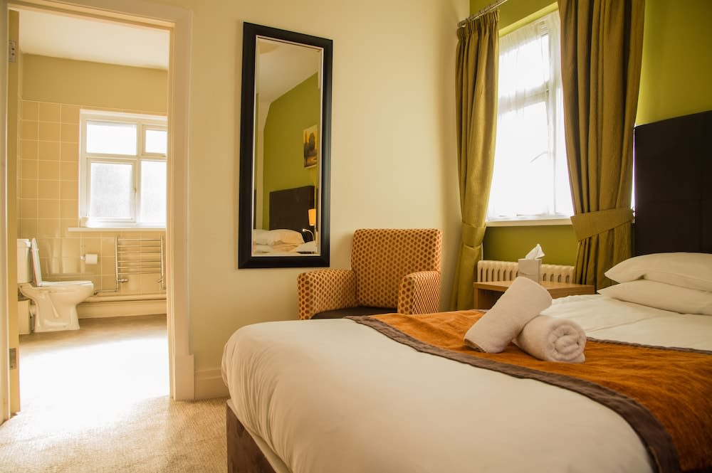 The Twelve Knights, Port Talbot | Best deals | lastminute.com