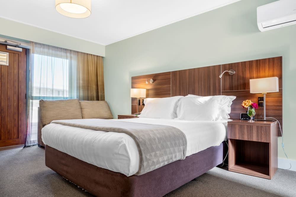 Holiday Inn QUEENSTOWN FRANKTON ROAD by IHG, Queenstown | Best deals ...