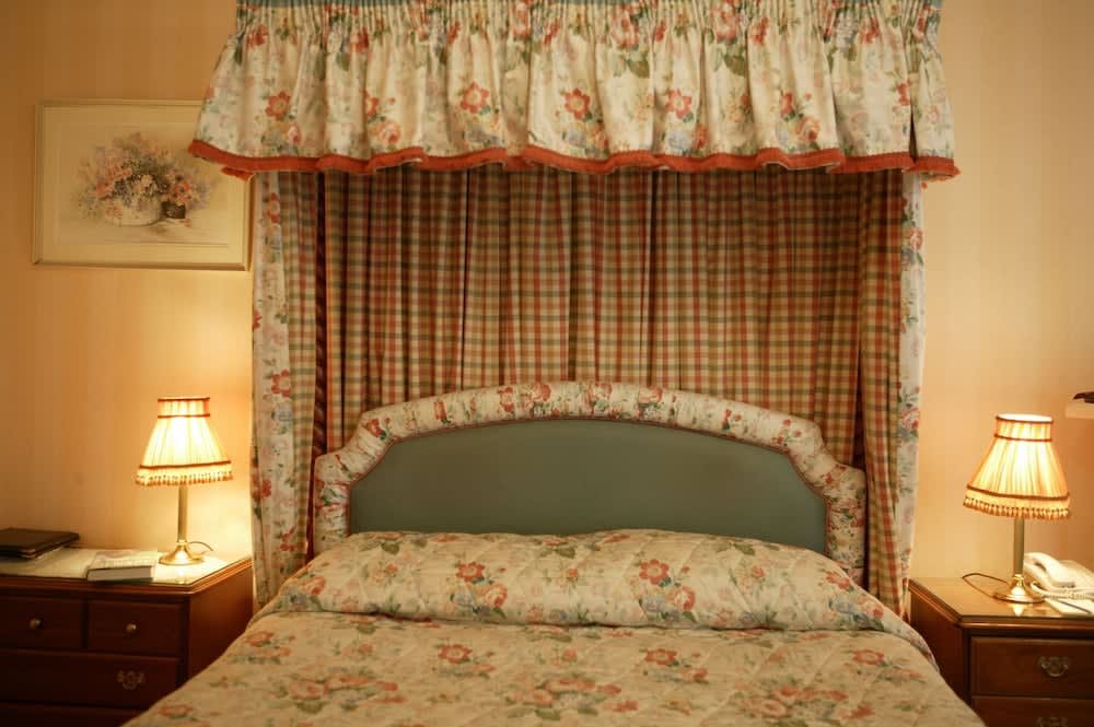 Glengarry Castle Hotel, Invergarry | Best deals | lastminute.com