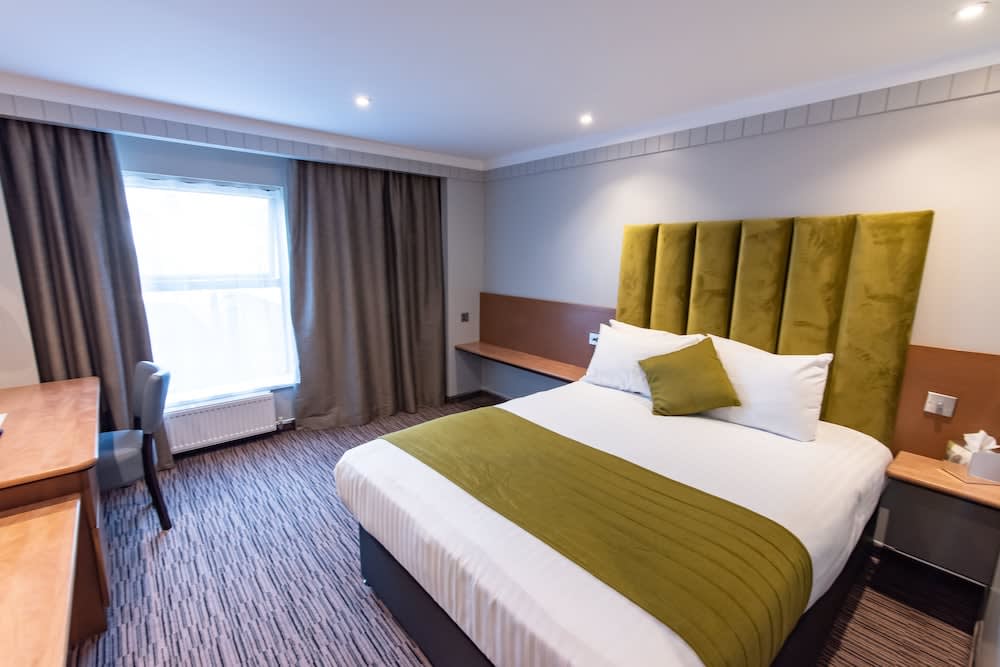 Premier Inn Bagshot, Bagshot | Best deals | lastminute.com