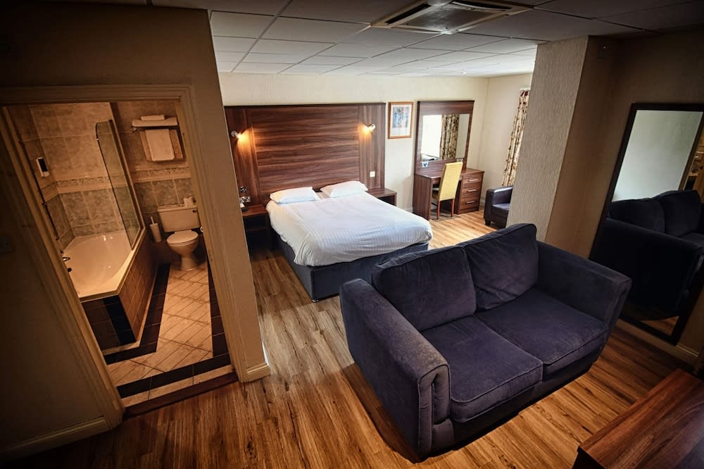 Oliver Cromwell Hotel, March | Best deals | lastminute.com